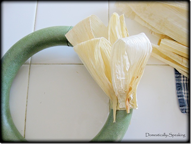 DIY Autumn Corn Husk Wreath: A Budget-Friendly Fall Decor Idea ...